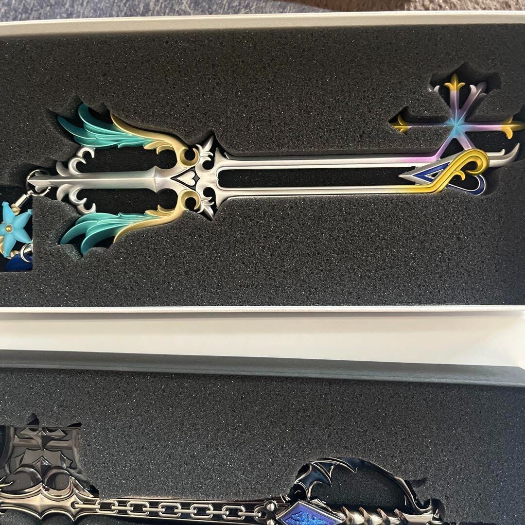 Kingdom Hearts Key Set of 2 Disney Ambassador Hotel Keyblade Room 2022 ...