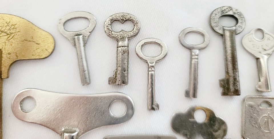 Lot of 36 Vintage Skeleton Keys Open Barrel Clock Handcuff Collecting ...