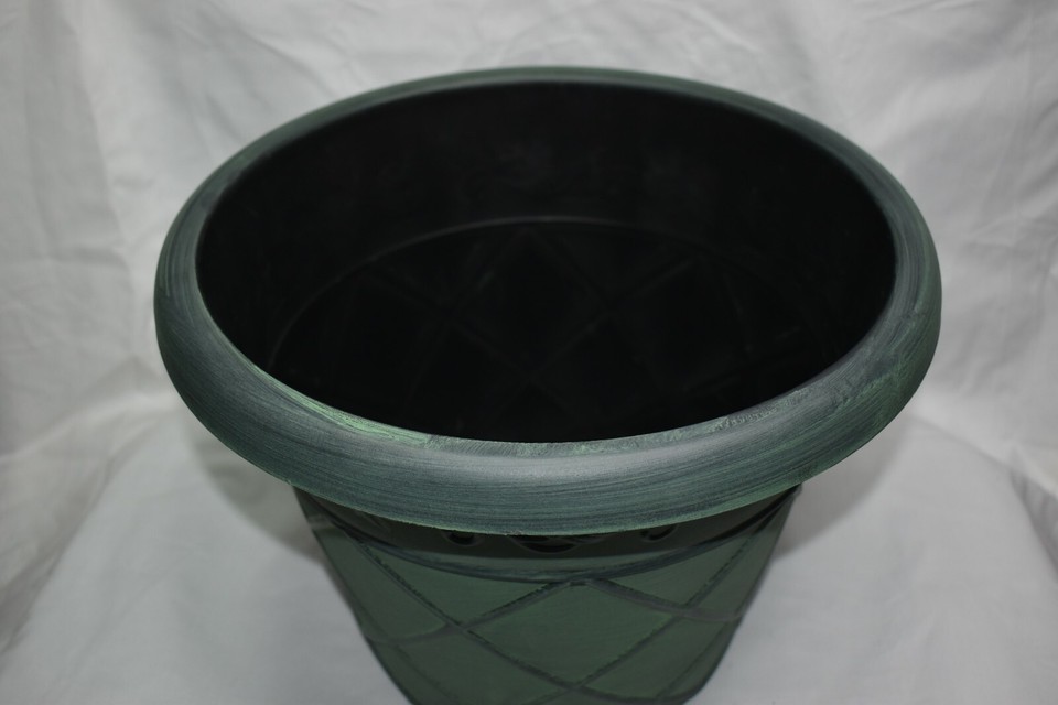 13.5" Green Round Plastic Decorative Planter Pot Container Flower ...