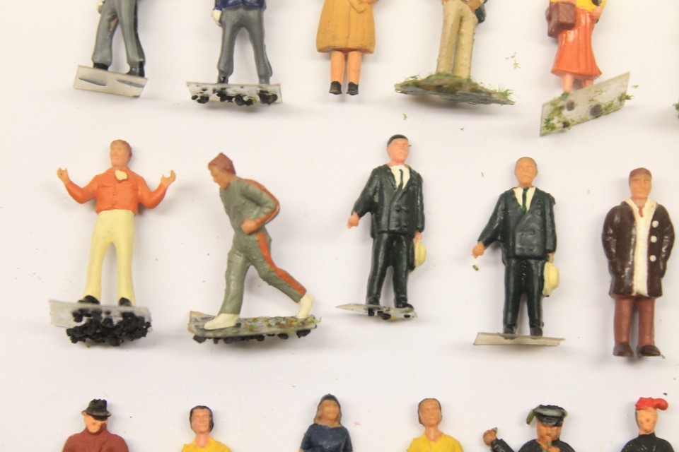 CIVILIAN PLATFORM FIGURES ACCESSORIES PAINTED BUNDLE OO GAUGE EX LAYOUT ...