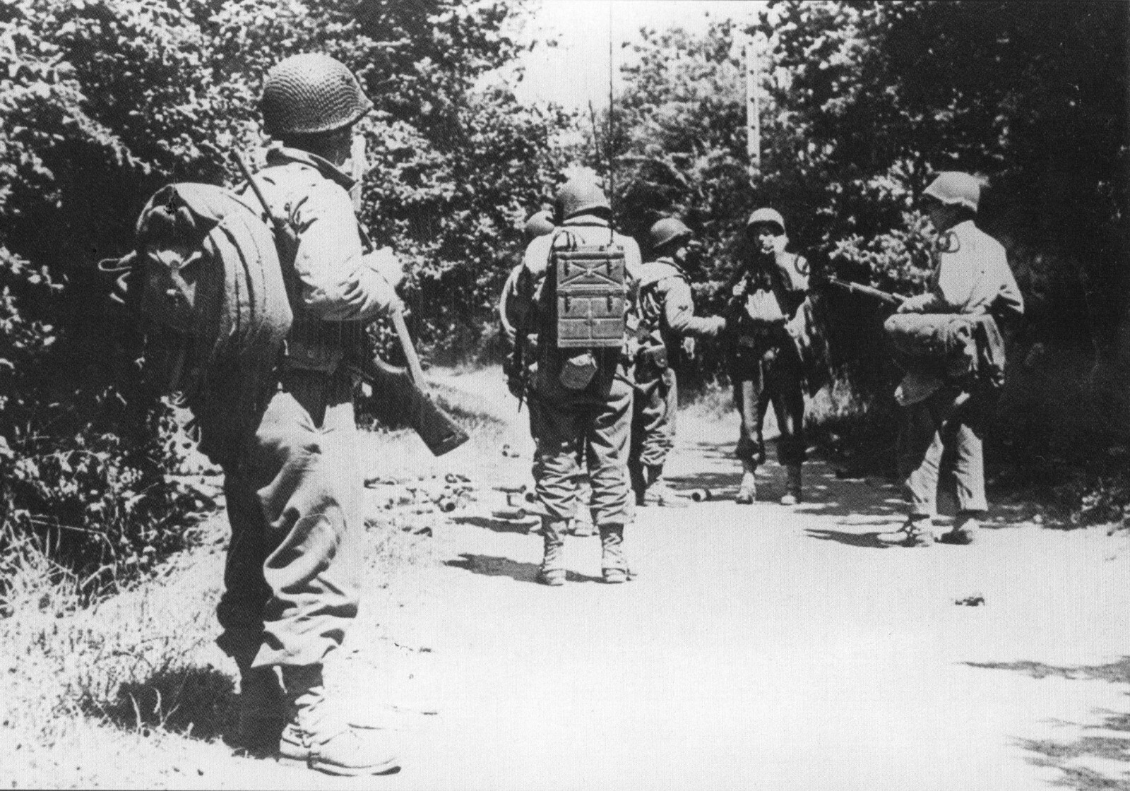 WW2 - Bataille du Cotentin -Section américaine en progression fin juin ...
