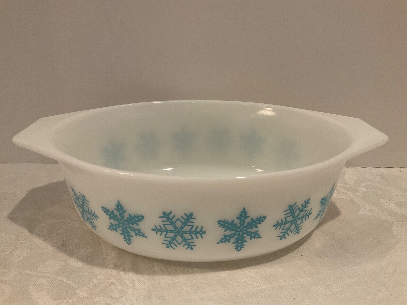 Vintage PYREX 1.5 Quart Casserole Bowl oval blue snowflakes on white | eBay