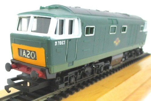 Hornby R074 Locomotive Class 35 Hymek BR Green D7063 Mint Condition 00 ...