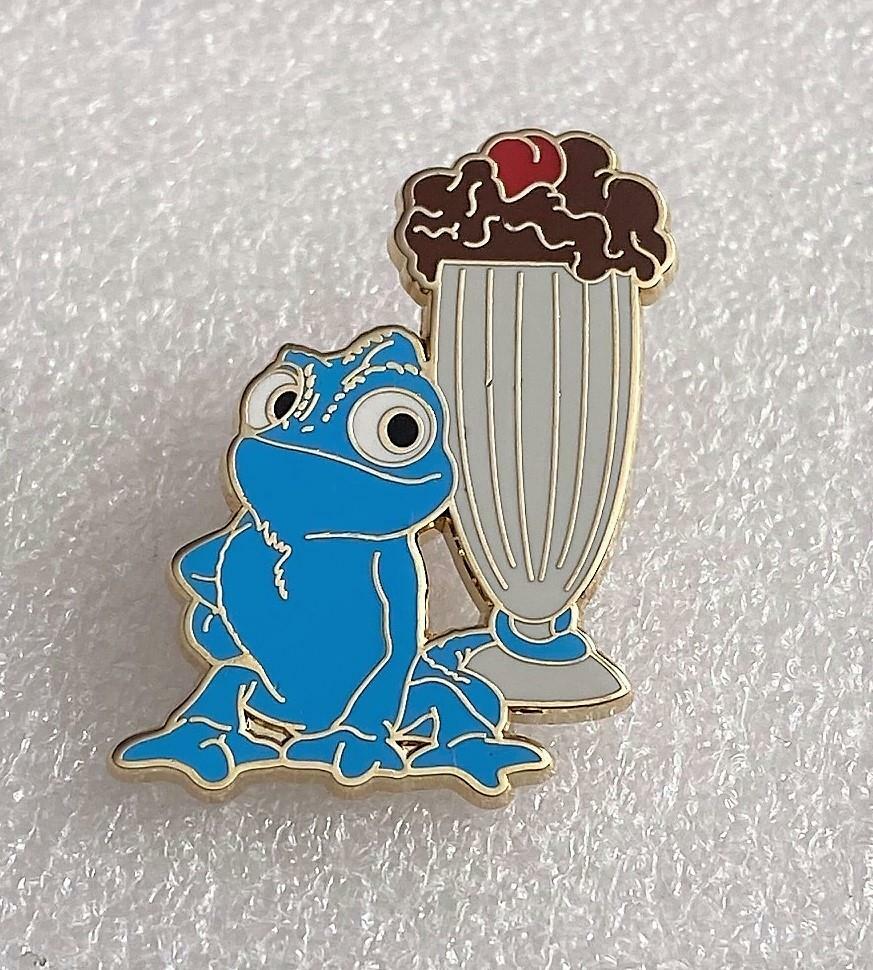 DSSH Disney DSF Tangled Blue Pascal Pin Traders Delight GWP LE 300 PTD ...
