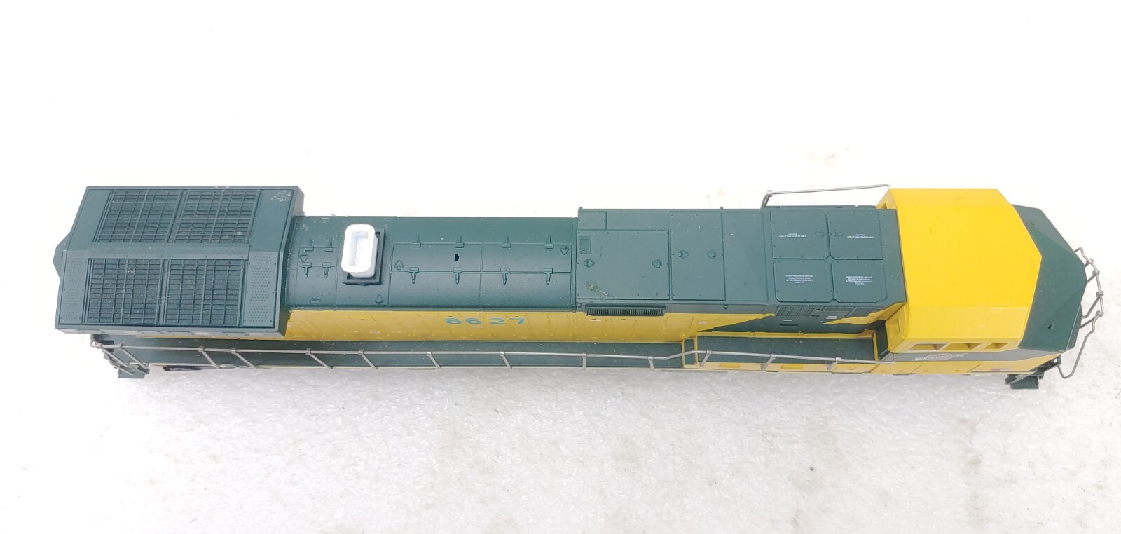 Athearn Trains HO Gauge C&NW Diesel Locomotive Engine 8627 No Couplers ...