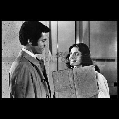 Photo F.011895 MARGOT KIDDER & LISLE WILSON (SISTERS) 1972 | eBay