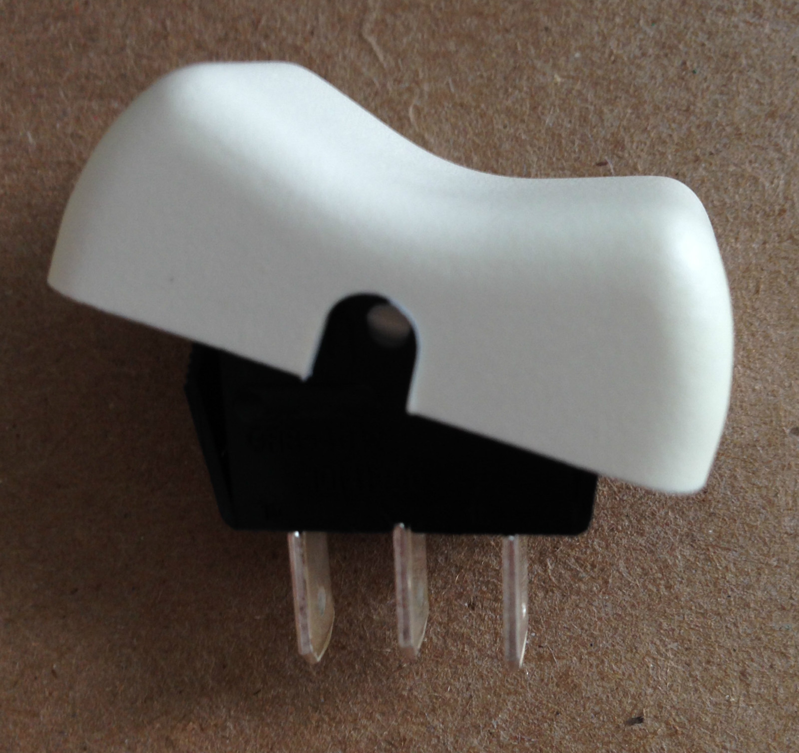 CW CONTOURED ROCKER SWITCH GRS-4012 16A 125-250 VAC SPDT ON/ON ALMOND ...