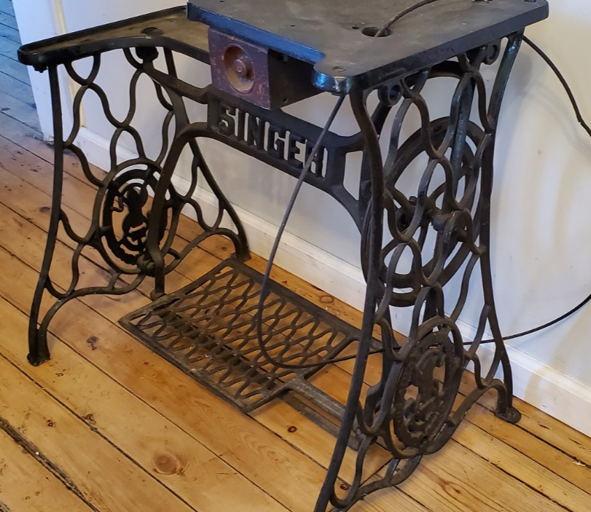 Singer Sewing Machine Cast Iron Treadle Base For A 29-4 Cobbler +Belt ...