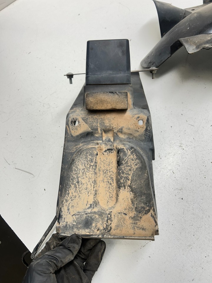 97 1997 Suzuki DR650SE Dr 650 OEM Rear Back Fender Inner Plastic Mud ...