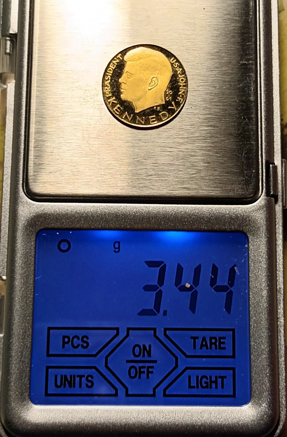 3,44 g Gold 900, GOLDMEDAILLE 'John F. Kennedy' zur