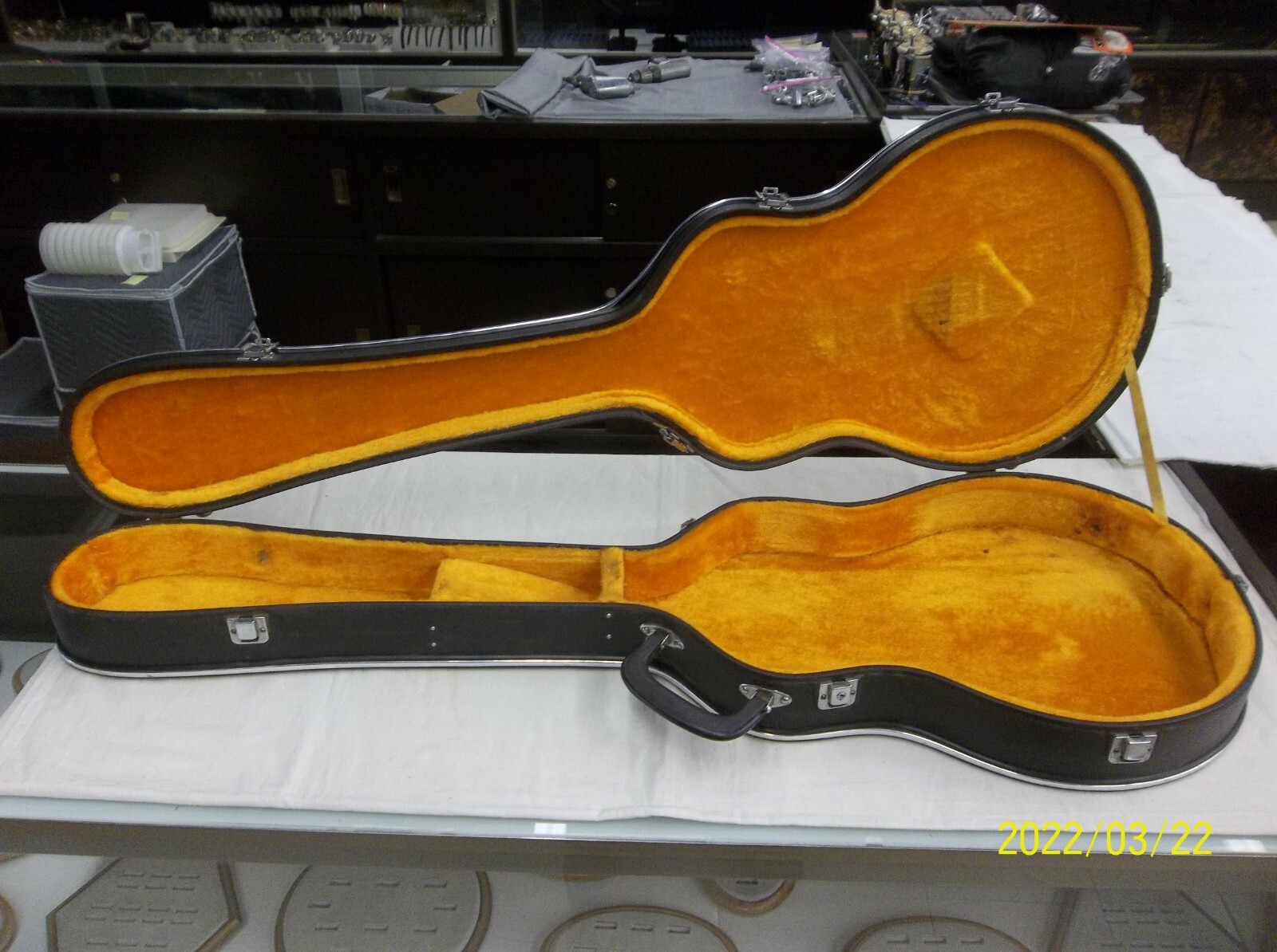 Vintage Gibson Guitar Cases