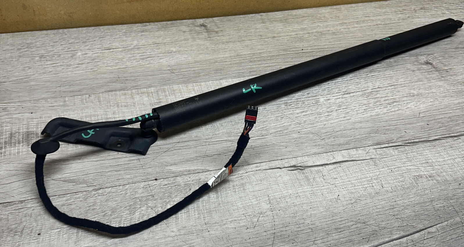 670034275 I 17 - 2022 MASERATI LEVANTE REAR LEFT TAILGATE LIFT SHOCK W ...