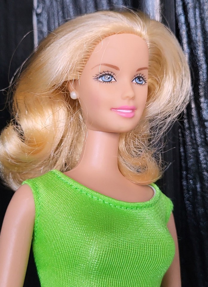Vintage Barbie CEO fashion doll Blonde hair blue eyes Mattel | eBay