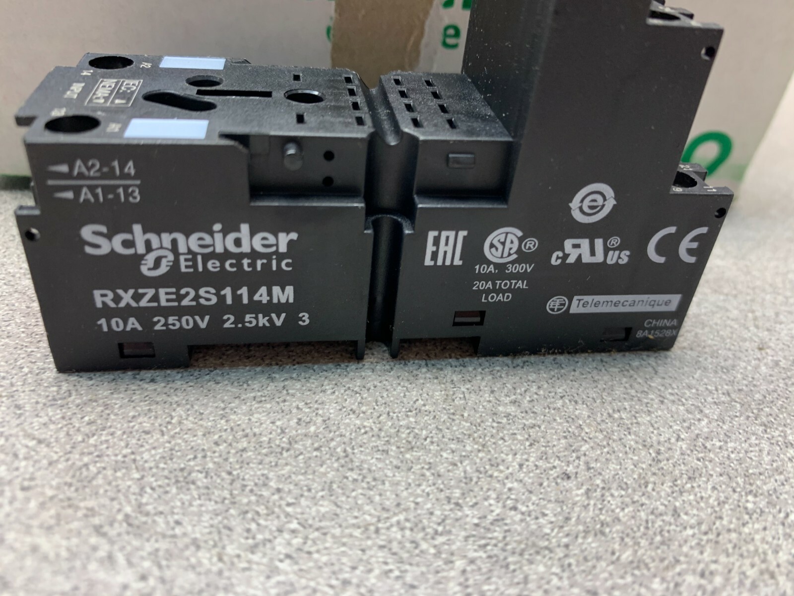 BOX OF 8 NEW IN BOX SCHNEIDER ELECTRIC SOCKET RXZE2S114M | eBay