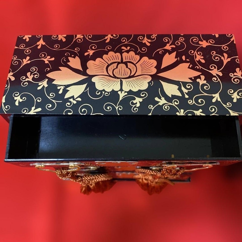Hina doll mitsu-zoroi set, retro lacquer chest & wicker trunks with ...
