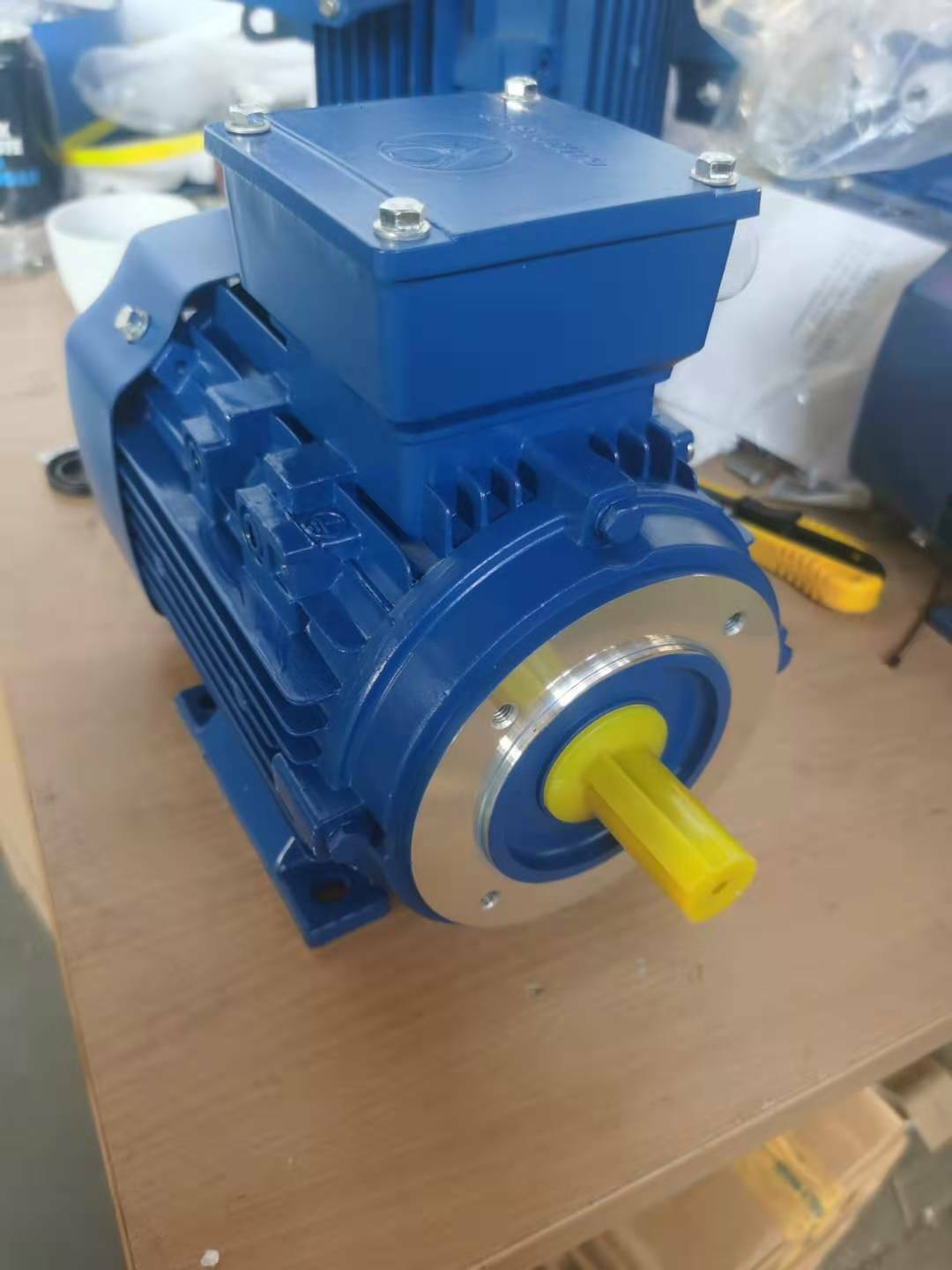 B14 Flange mounted electric motor Three Phase motor 240V/415V VFD ...