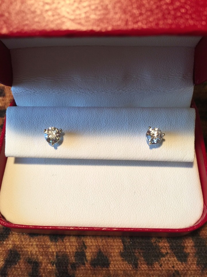 Exquisite LILJENQUIST & BECKSTEAD Diamond Stud Earrings Round Brilliant ...