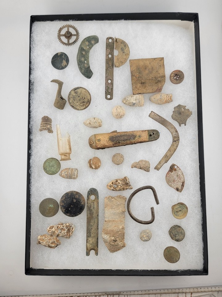 Tray Of Civil War Dug Relics W Pocket Knife, Bottles, Bullets, Gun ...