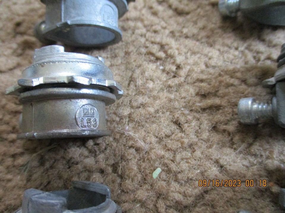 3/8" MC Electrical Box Connectors & Anti short Bushings : Lot of 30 ...