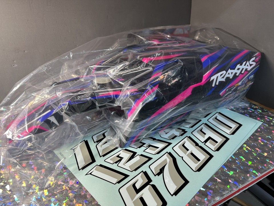 Traxxas 10411-PINK Body Slash Modified Body Mounts Mudboss Blue Pink ...