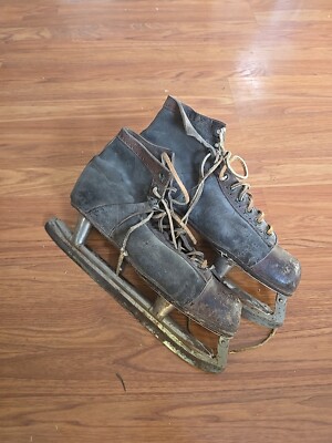 Vintage Pair of Black Leather and Metal Ice Skates | eBay