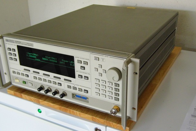 HP Agilent 83650B Synthesized Signal Generator 10 MHz to 50 GHz for ...