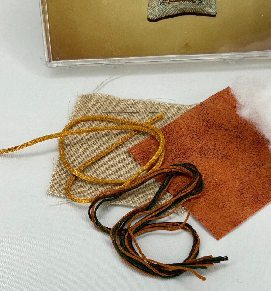 Earth Threads Cross Stitch Embroidery Needle point Kit "Assisi Scissor ...