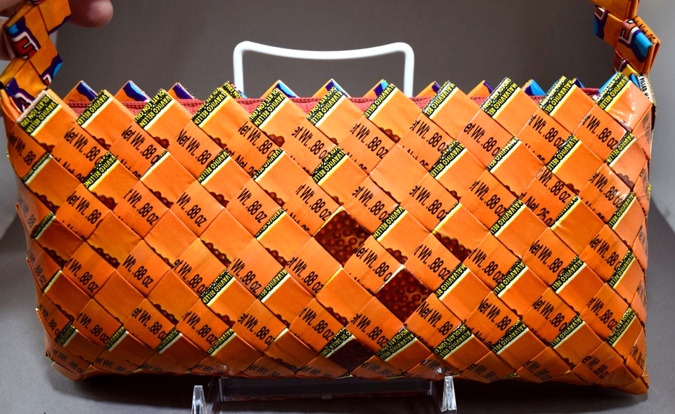 HAND-MADE ORANGE WOVEN CANDY GUM PAPER WRAPPER PURSE BAG MOD FOLK ART ...