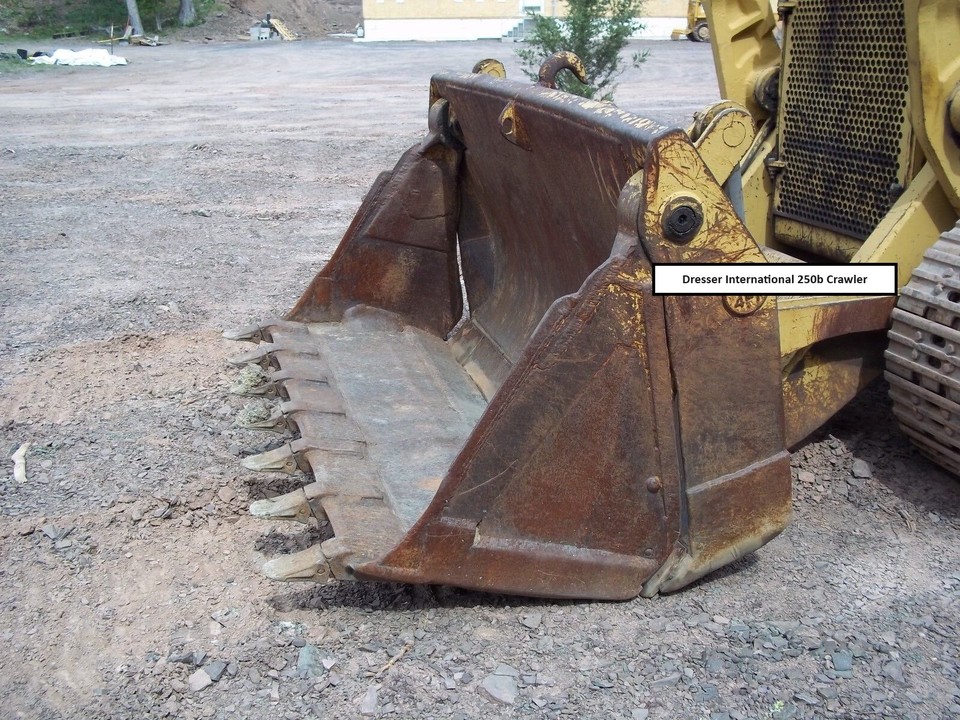 Well maintained Dresser International 250b Crawler Track Loader/ 4 n 1 ...