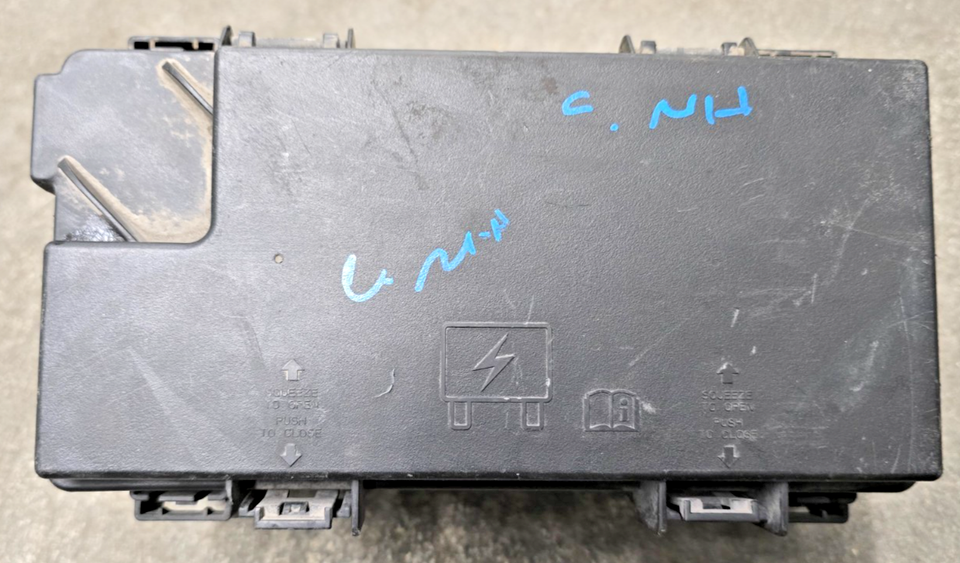 2014 Dodge Grand Caravan Chrysler Town & Country TIPM Fuse Box Module ...