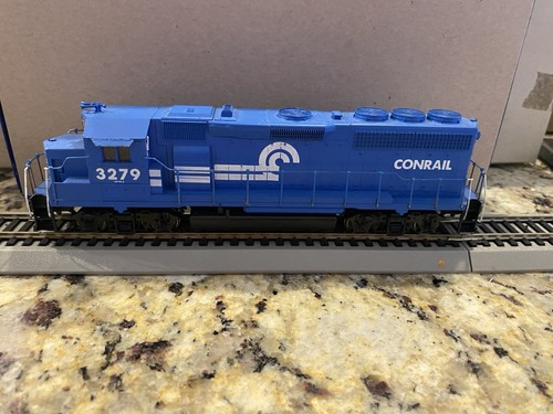Athearn Blue Box HO Scale 4703 Conrail GP40-2 Powered Diesel Locomotive ...