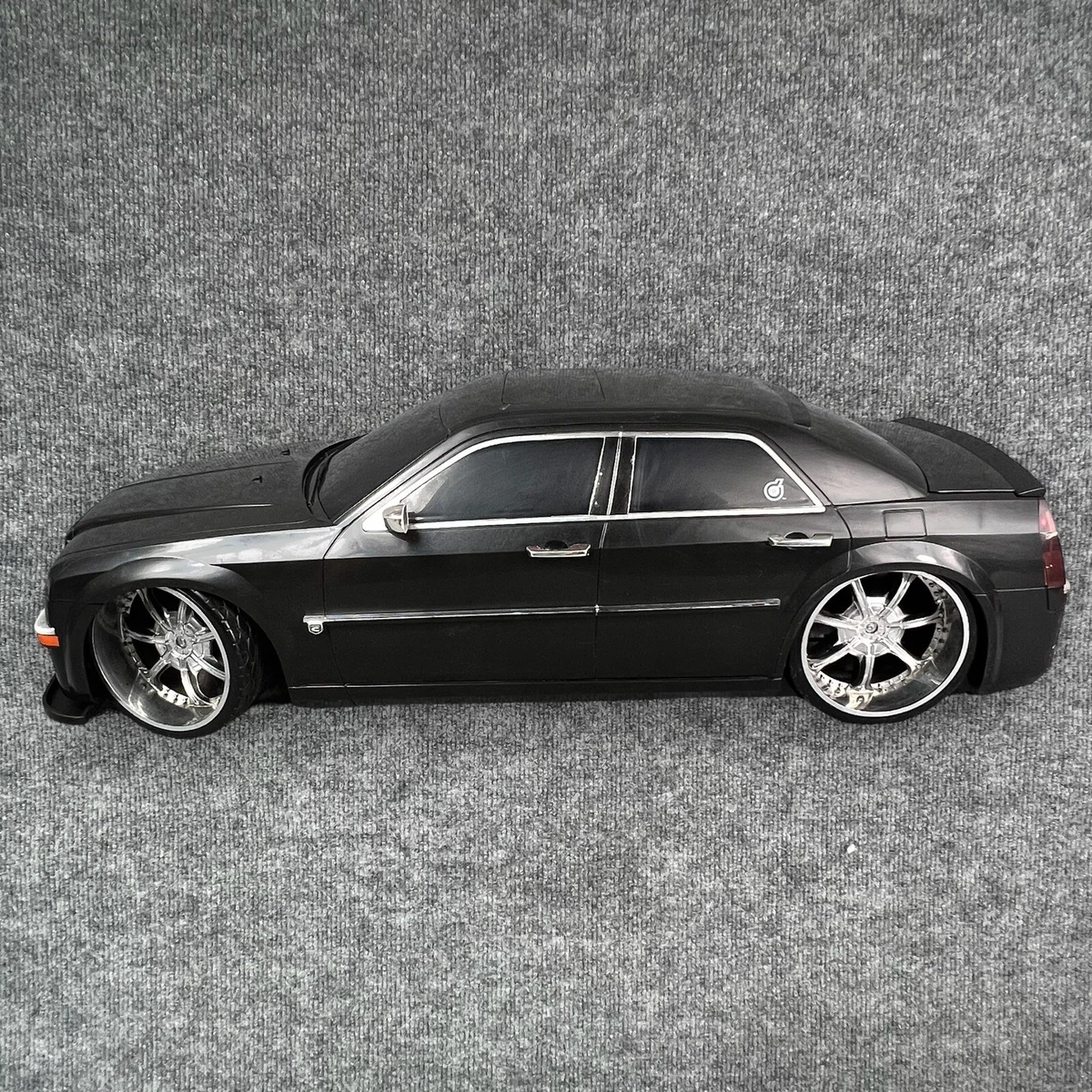 Halaquin 2005 Chrysler 300c Body Kits