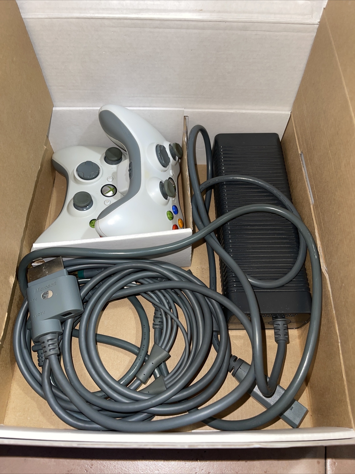 Microsoft XBOX 360 GO PRO BUNDLE 20 GB W/ 2 Controllers, AV/Power Brick ...