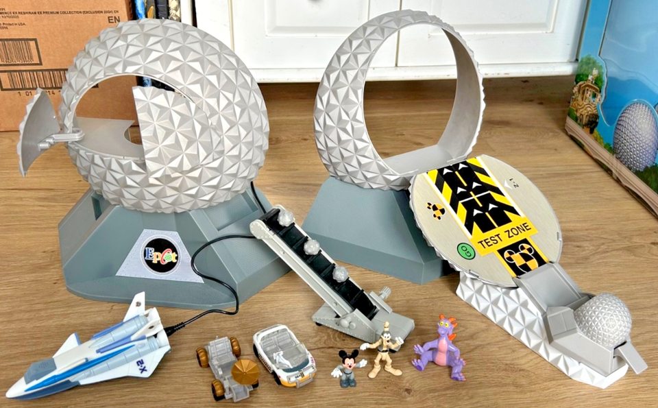 Disney Monorail Spaceship Earth Epcot Adventure Play Set & Figures ...