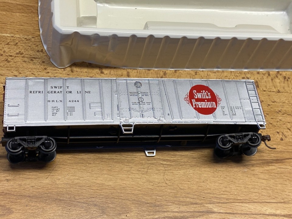 HO Scale Vintage Swift's Premium Refrigerator Car 4244 Model Train Car ...
