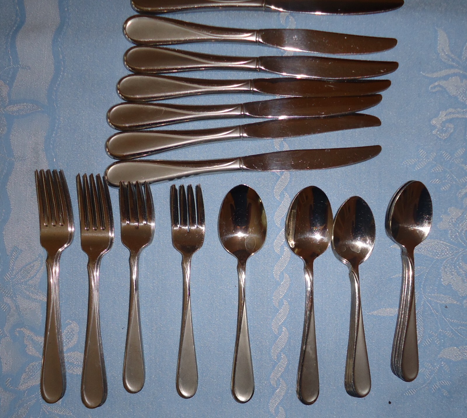 Oneida Satin Flight Stainless Steel Flatware Lot of 35 Pieces Serving ...