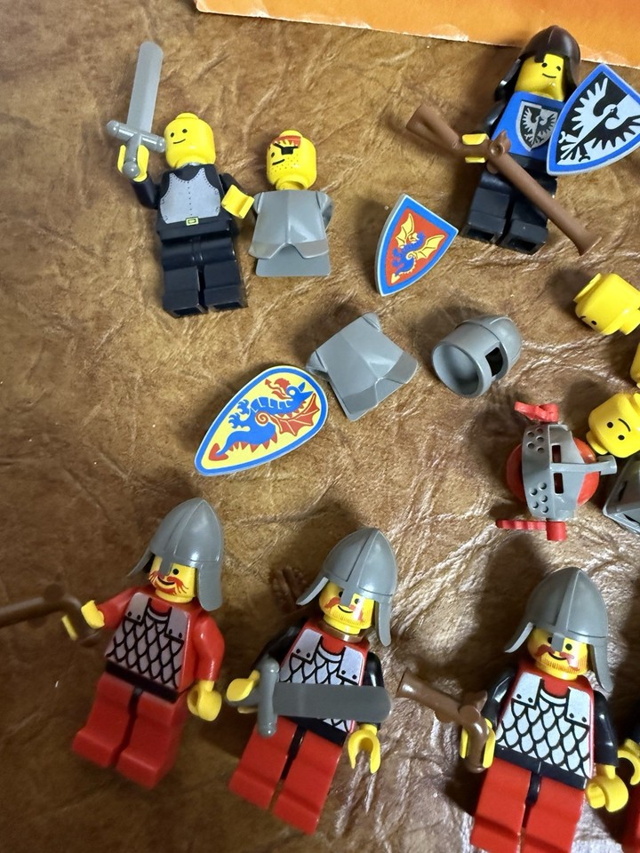 Lego 6086 Black Knights Castle Manual And Figures Gold Lion Parrot | eBay