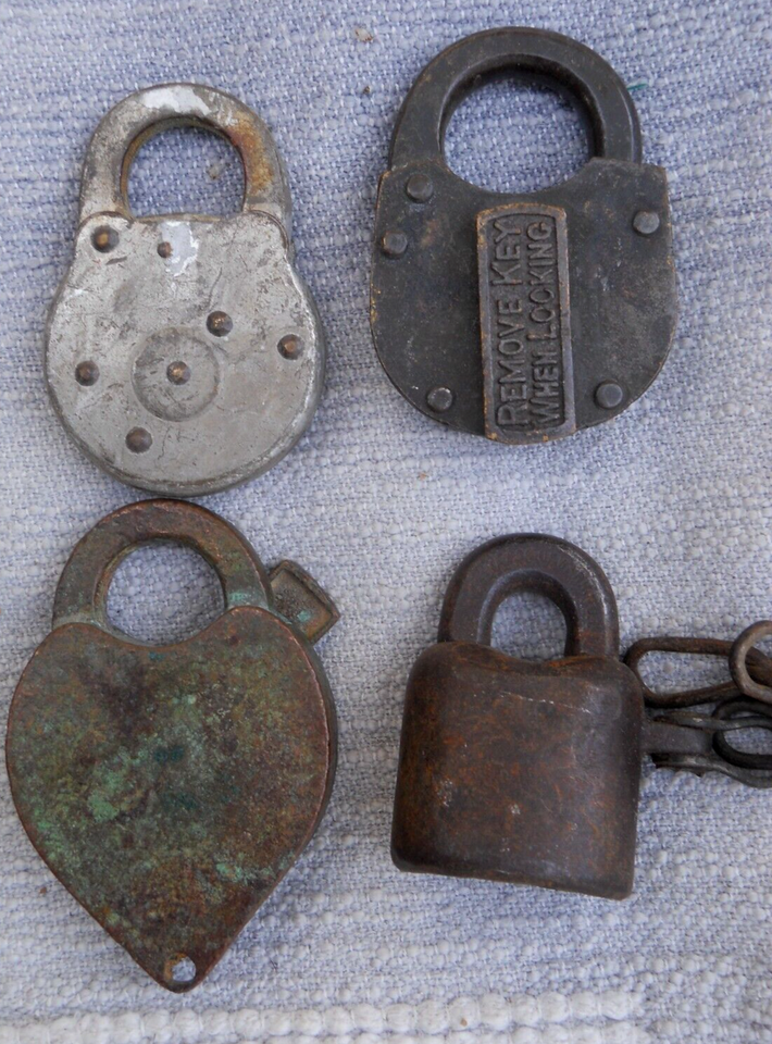 VINTAGE RAILROAD GATE LOCKS SET OF 4 C.M.ST.P&P /SP RR COMBO LOCKS NO ...