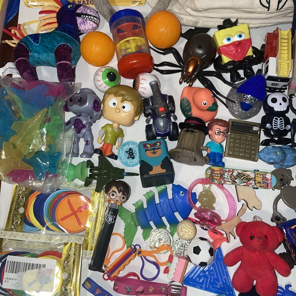 Large Mixed lot of Small Toys Cars Figures Minis Animals party favors ...