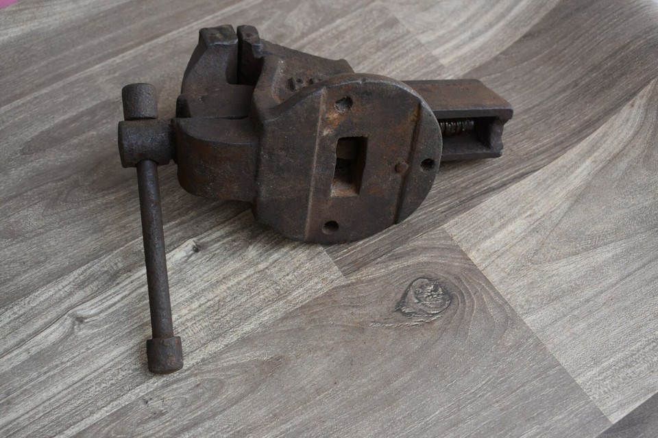 Vintage Iron Vice table bench Vice Jeweler Watchmaker blacksmith tool ...