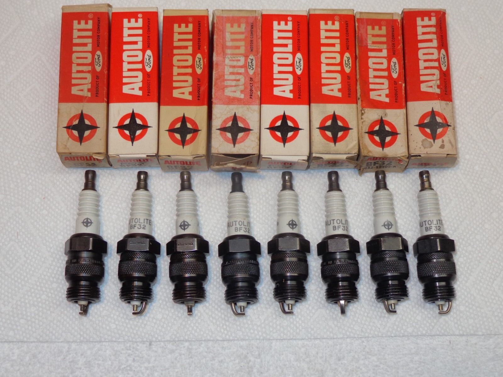 ( 8 ) ..'NOS' Ford ‘Autolite’ BF-32 Spark Plugs …‘STAR LOGO’... Made in ...