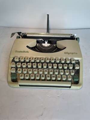 Typewriters & Word Processors - Lightweight Portable Typewriter