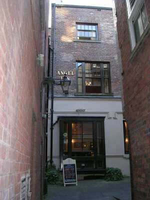 Photo 6x4 Angel Inn Yard from Briggate Leeds/SE3034 c2007 | eBay UK
