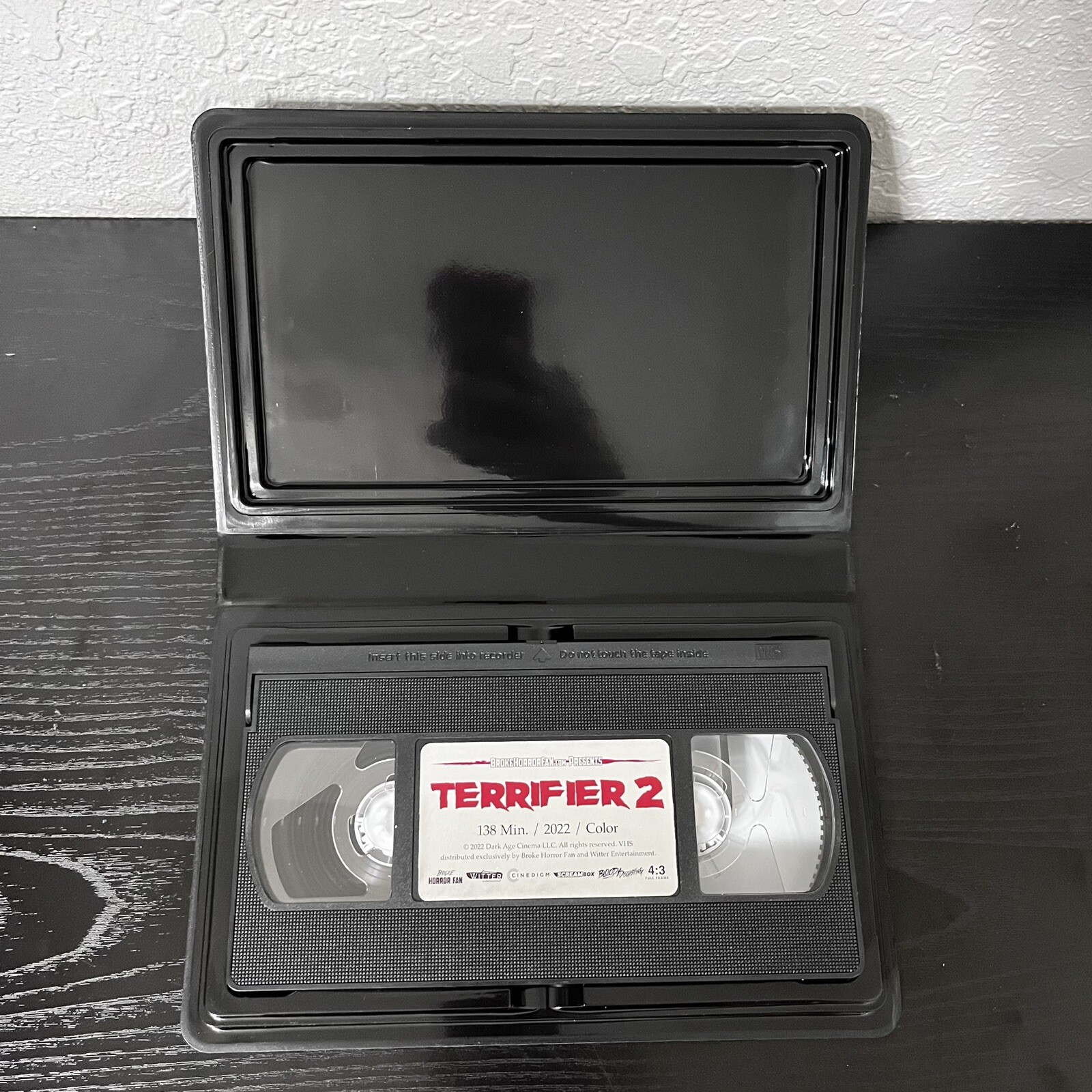 Terrifier 2 VHS Standard Edition Clamshell Art The Clown Damien Leone ...