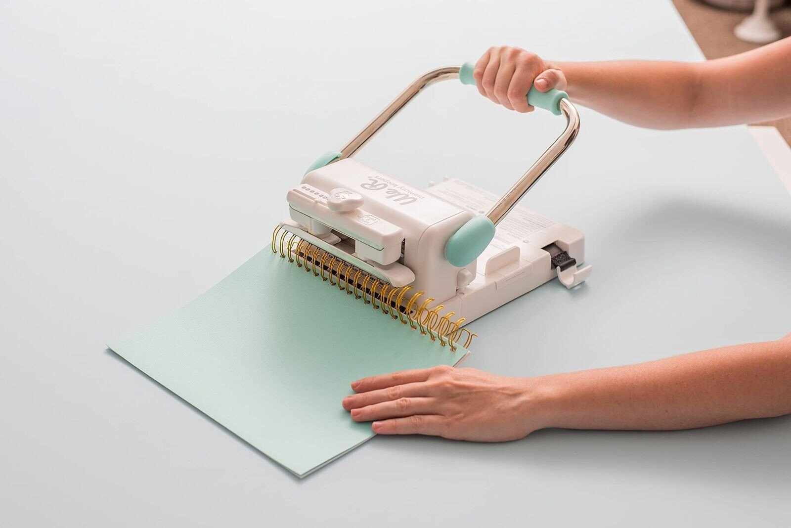 We R Memory Keepers 710509 The Cinch Book Version 2 Binding Machine for ...