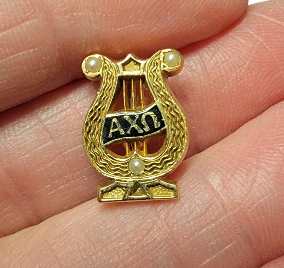 Axo Lyre Badge