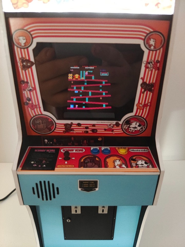 Donkey Kong 1/6 scale mini working arcade cabinet (Playscale, New Wave ...