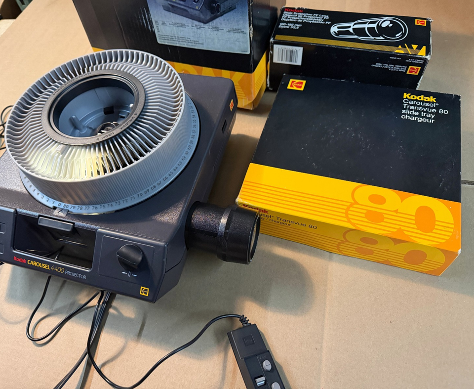 Kodak Carousel 4400 Slide Projector with Lens, Remote, Carousel, box | eBay