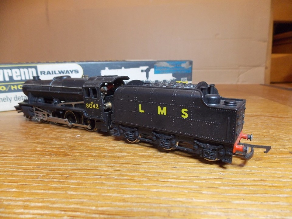 WRENN W2225 LMS 8F CLASS 2-8-0 LOCO No 8042 in LMS Black Livery. OO ...