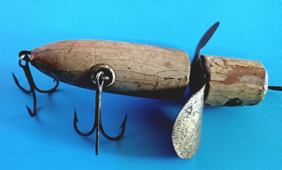Vintage Freshwater Fishing Lure, Wooden Waddlebug style, Propeller Lure ...
